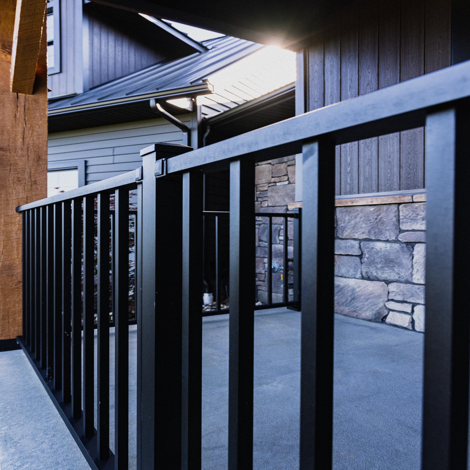 Download our guide to choosing the right railing - Swiss Valley Fence